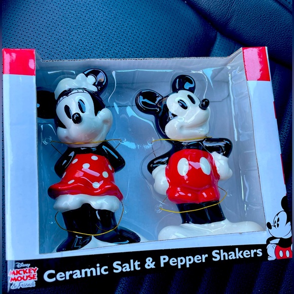 Disney | Kitchen | Disney Mickey And Minnie Ceramic Salt And Pepper ...